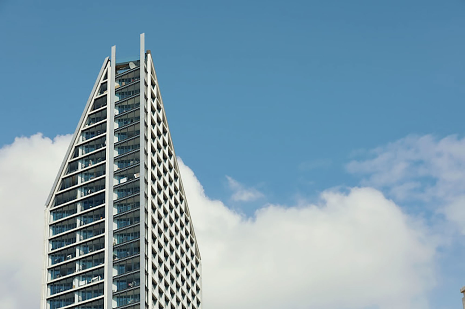 TWO FIFTY ONE BUILDING, 335 VIVIENDAS EN 41 PLANTAS EN UNO DE LOS ...